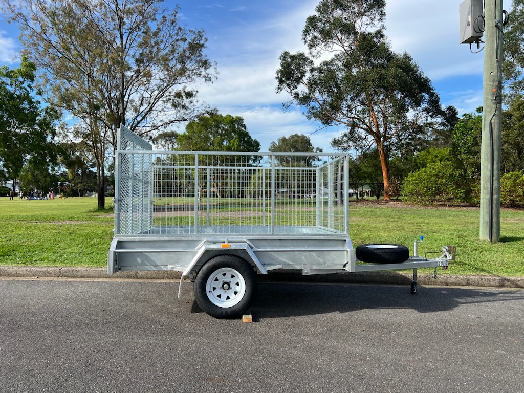 Heavy-duty box trailer side view
